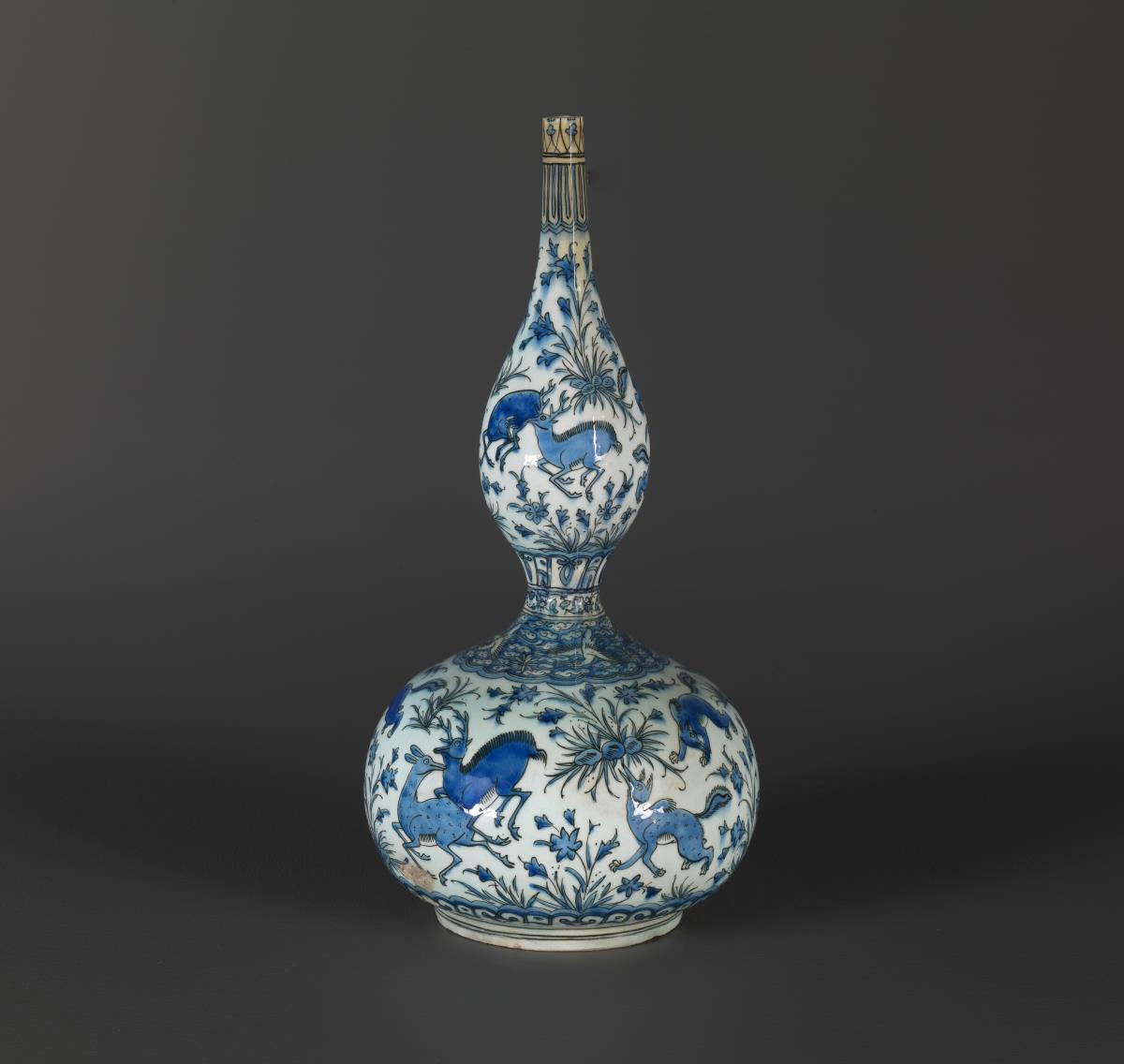 Gourd-shaped bottle with deer - Museu Calouste Gulbenkian